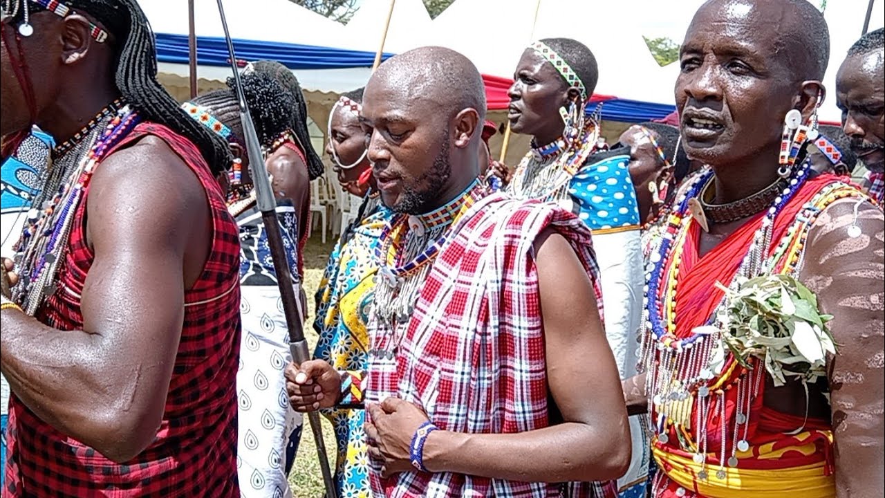 Stephen Letoo Of Citizen TV Leads Morans In Songs During Maasai ...
