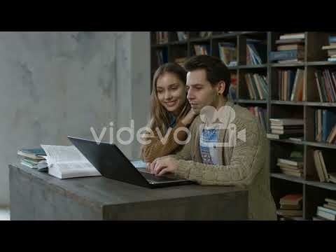 Happy students with laptop networking in library　okirakuhuhu