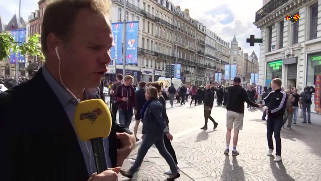 Expressens reporter hamnar mitt i kravallerna - YouTube