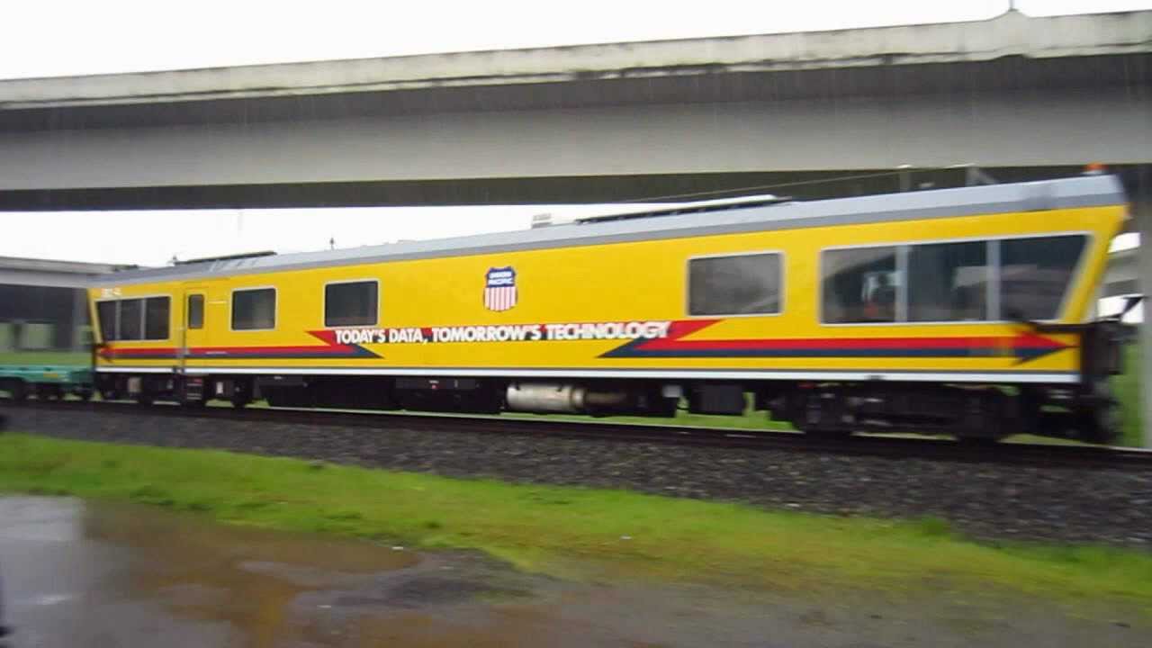 UP EC-4 Track Geometry Inspection Vehicle on the Portland Sub - YouTube