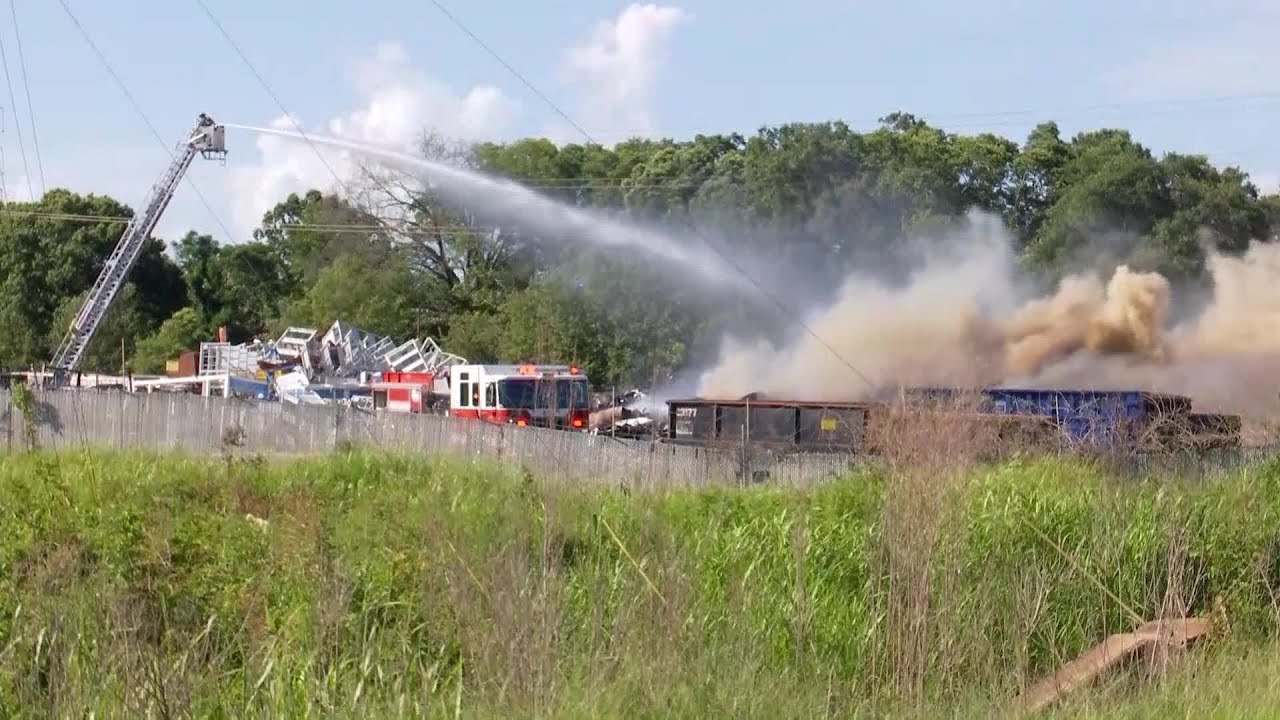 Crews respond to fire at recycling center in Anderson - YouTube