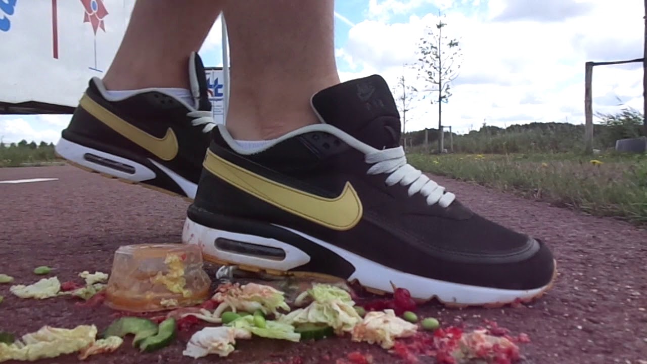 Nike Air Max Classic crush / stomp food salad, crushing meal - YouTube