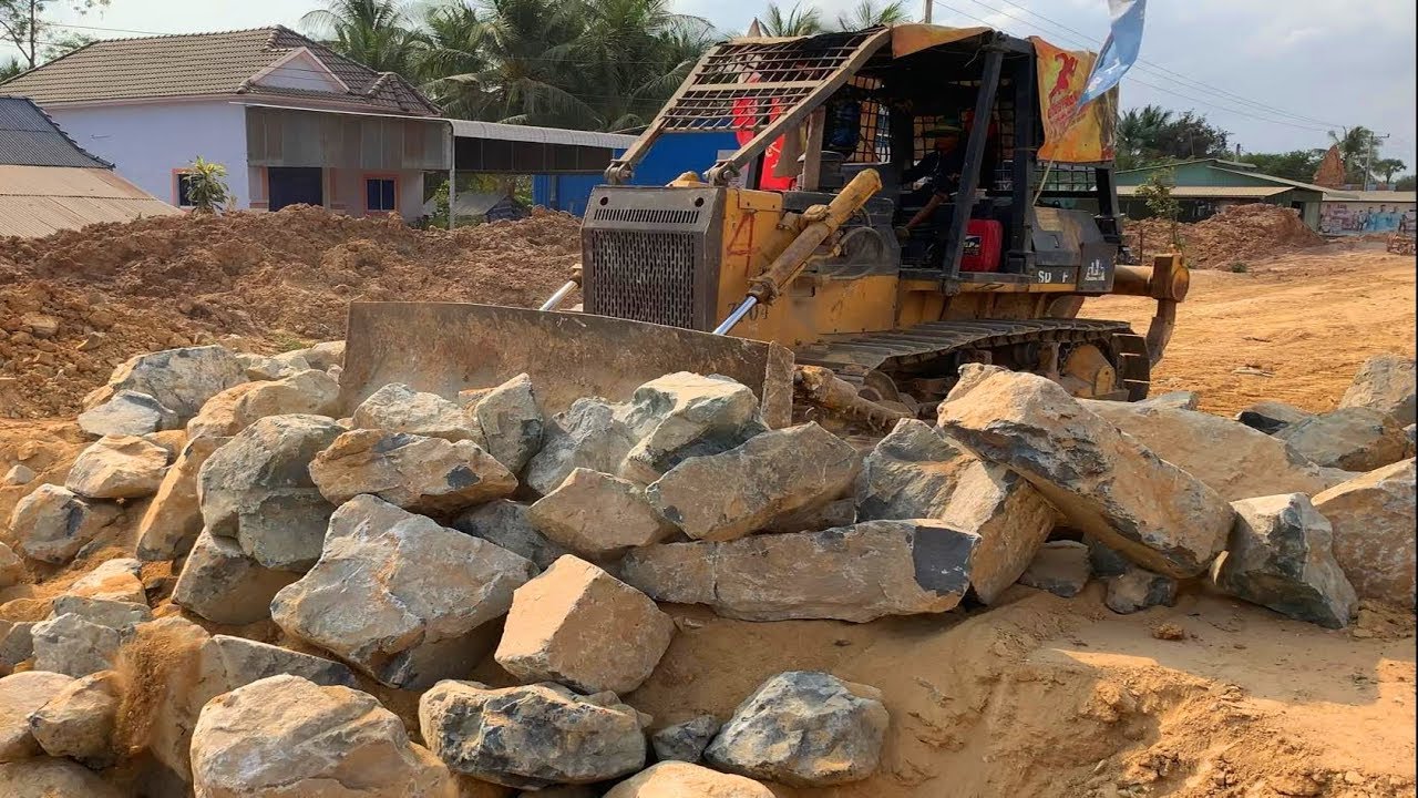 Bulldozer Machine Digging Clearing Rock Roads - YouTube