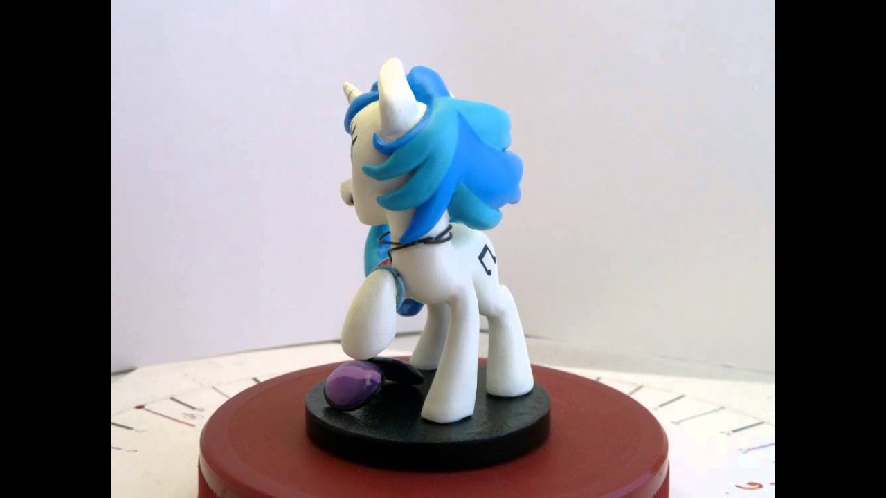 Vinyl Scratch Turn - YouTube