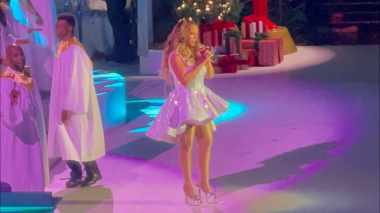 Mariah Carey: Merry Christmas to All | Hits Medley | MSG New York City ...