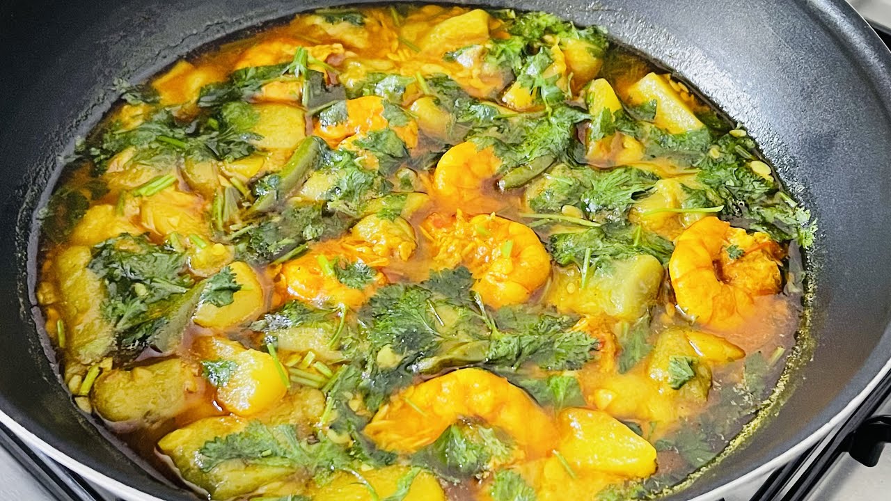 দুর্দান্ত স্বাদের ধুন্দুল দিয়ে চিংড়ি মাছের ঝোল // Dhundol Diye ...
