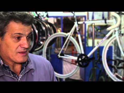 Cómo se fabrica a mano una bici fixie personalizada