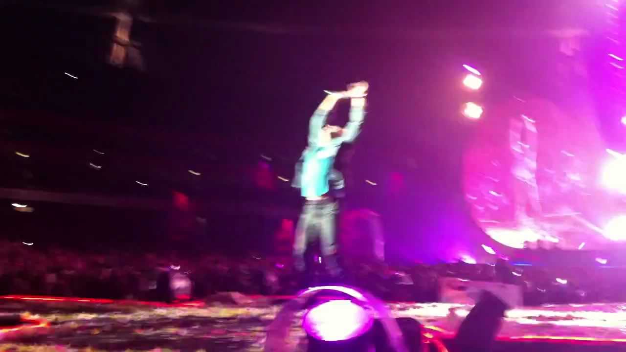 Coldplay Emirates Stadium 01/06/2012 - Viva La Vida/Charlie Brown - YouTube