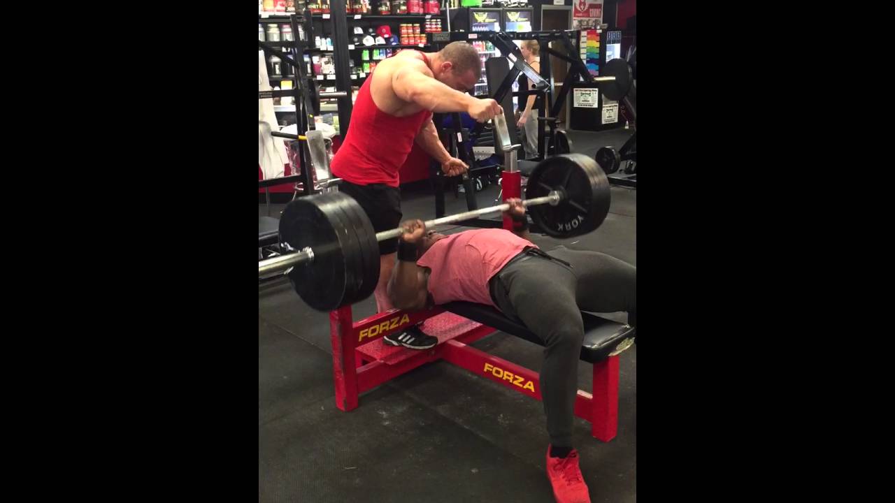 IFBB PRO Charles Griffen - 405 Bench for 11 Reps - YouTube