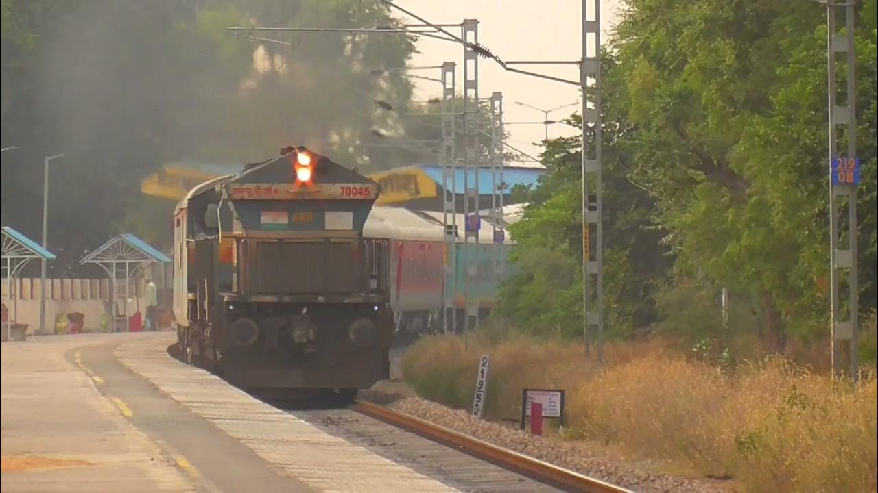 Rameswaram Humsafar Express behind humming EMD WDG4 sprint Ranoli Shishu!!! - YouTube