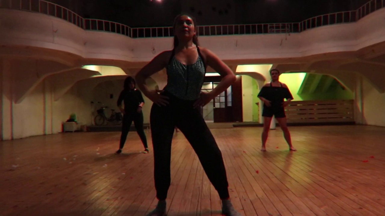 Clase de Burlesque - YouTube