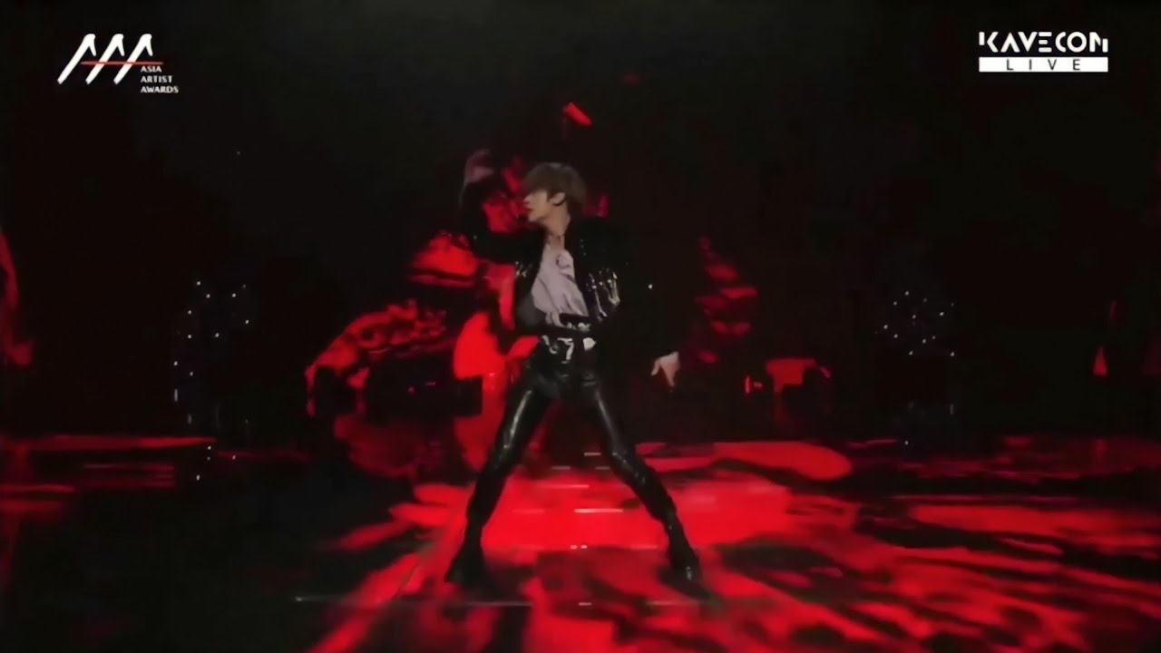 LeeKnow solo dance performance AAA 2021 Stray Kids - YouTube