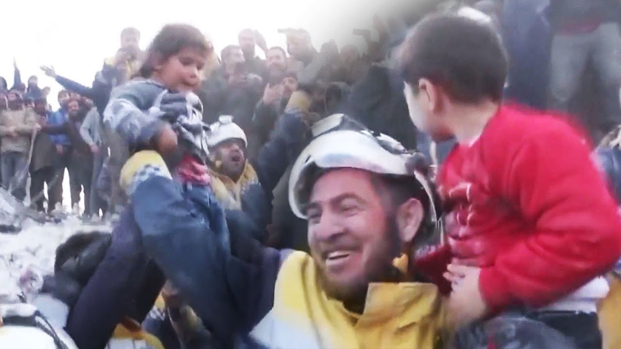 Kids Trapped Under Rubble From Earthquake Rescued With Cheers - YouTube