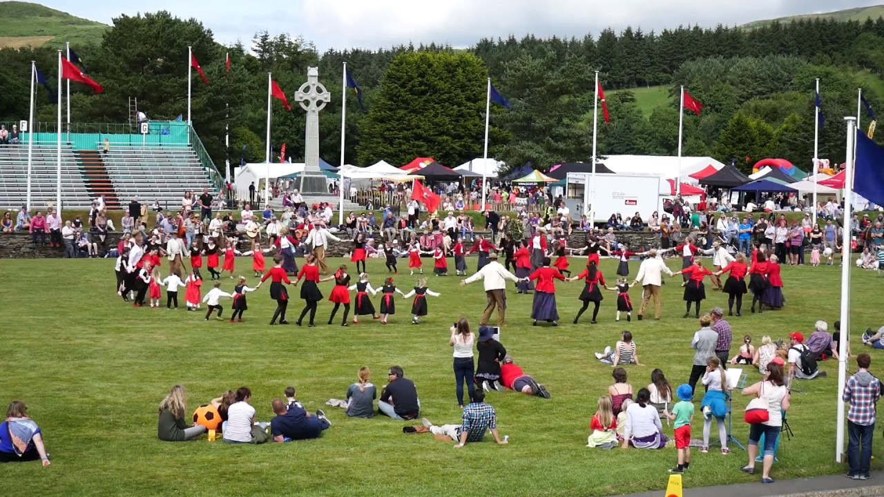 The Grand Manx Dance: Hunt the Wren, Tynwald Day 2017 - YouTube
