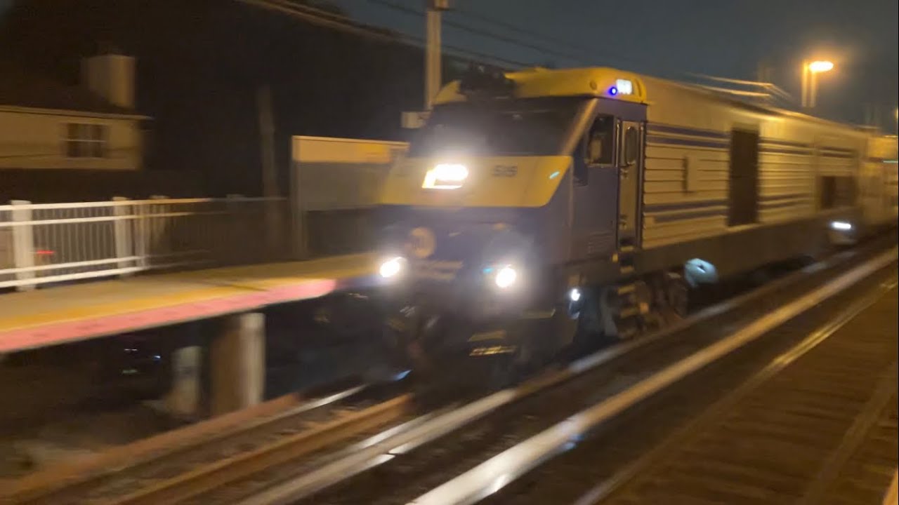 LIRR Train 26 to Montauk thru Bethpage DM30ACs 515/505 - YouTube