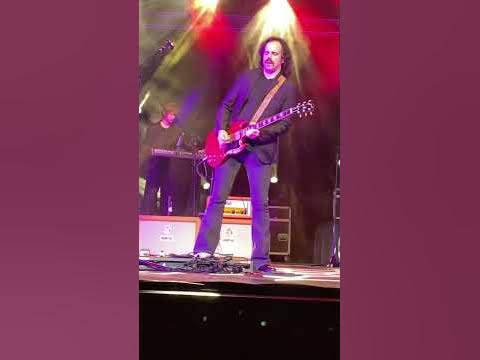 Ben Owens nailing the Journey licks with BJS! 🎸🔥 - YouTube