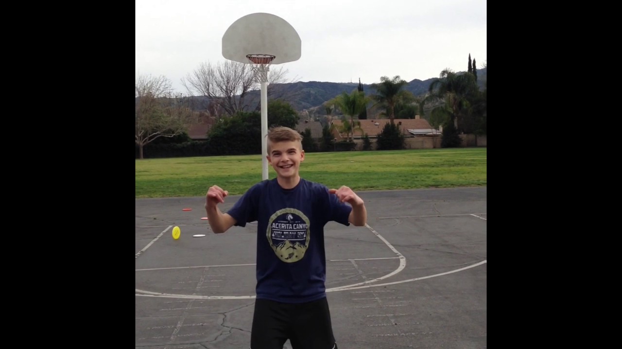 Frisbee Trick shots - YouTube