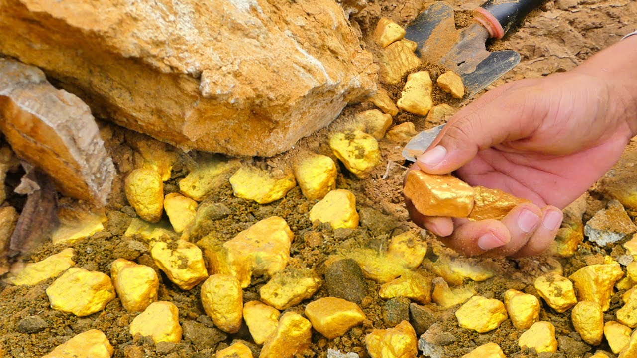 wow We Discovered A Very Rich Gold Place , Digging gold from under ...