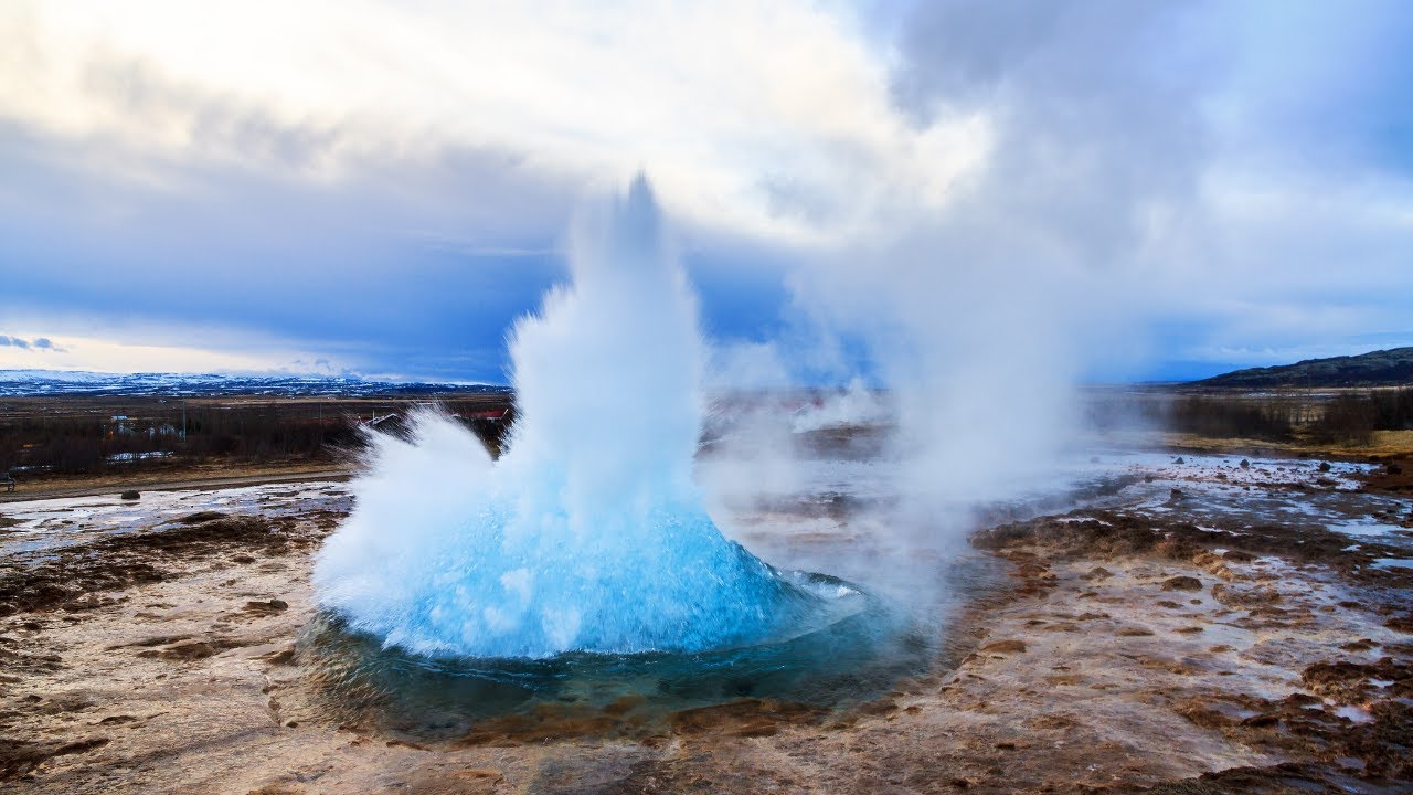 💋One of the Natural Wonder, Strokkur fountain geyser in Iceland ...