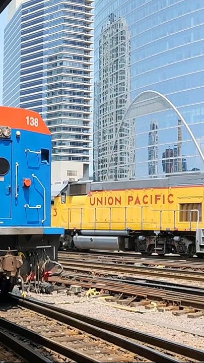 F40PH Heada out of OTC to the shops then Reveals a Ex-MoPac UPY Geep!!!! - YouTube