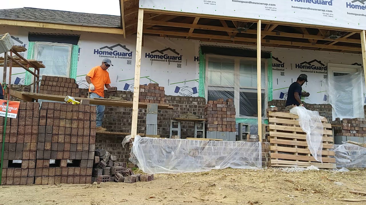 Pegando ladrillo con los compas - YouTube