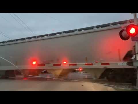 UP 7464 With KCSM Power Leads Manifest Houston,Tx - YouTube