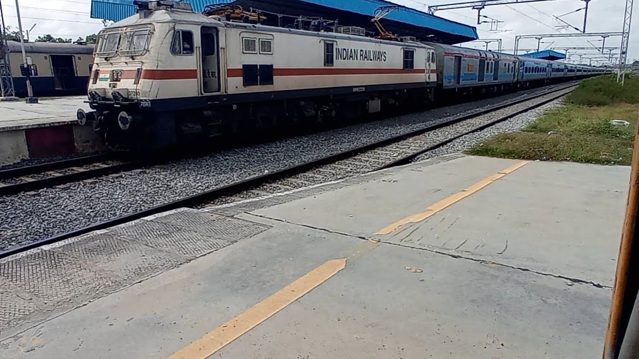 LALBAGH EXPRESS TRAIN ANNOUNCEMENT AND ARRIVAL WITH MEGA OFFLINK GOMOH ...