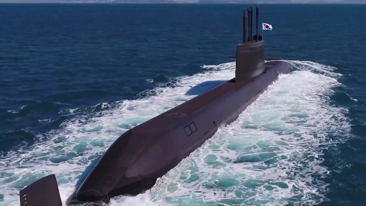 우리 해군의 첫 SLBM 탑재 잠수함 실전배치 된다! 수중 킬체인(Kill Chain)의 핵심전력 장보고-Ⅲ Batch-I '안무함' 해군 인도! - YouTube