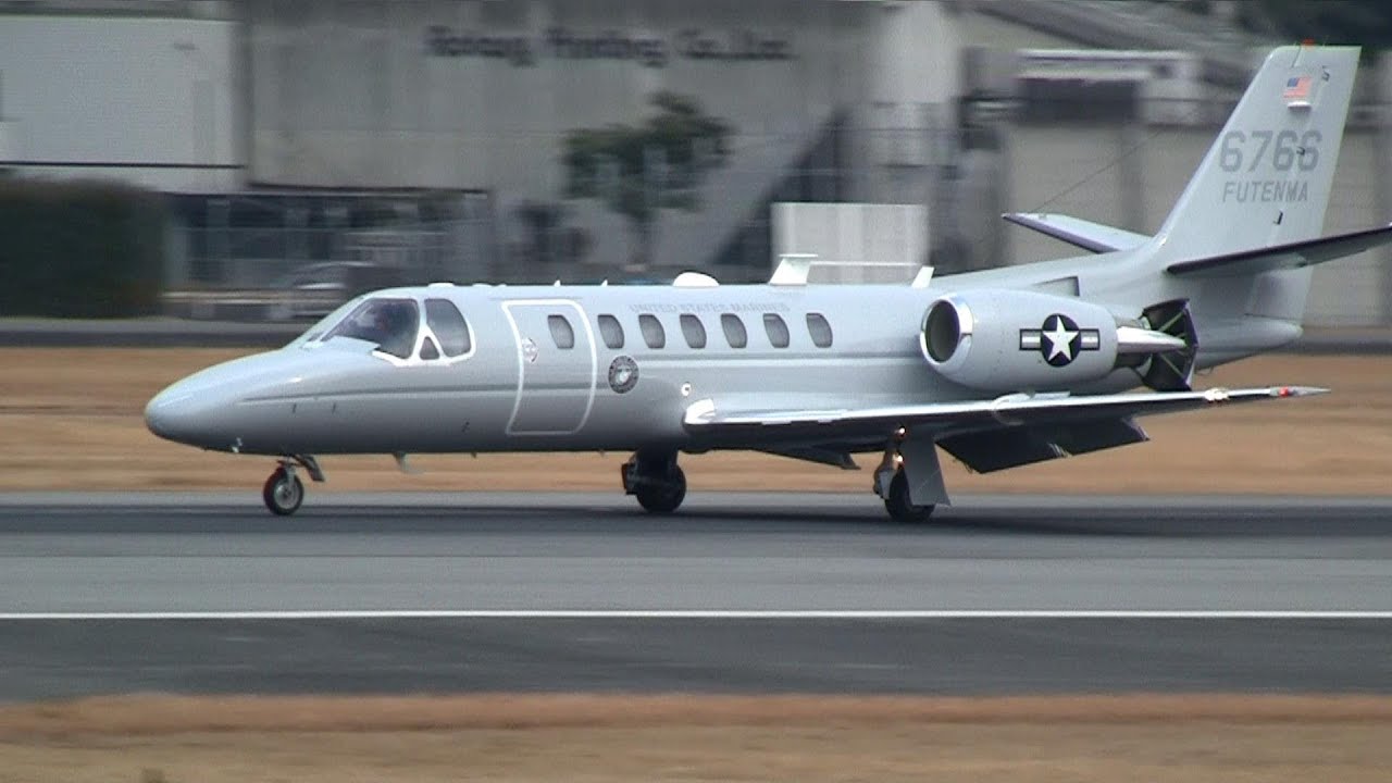 U.S. Marine Corps UC-35D Crosswind Landing at Osaka - YouTube