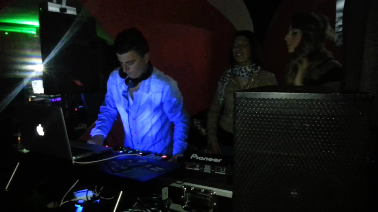 DANNY Z@THE GALLERY - YouTube