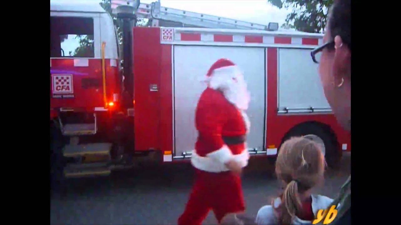 Christmas lights extreme ,Australia ,santa arrives in a firetruck - YouTube