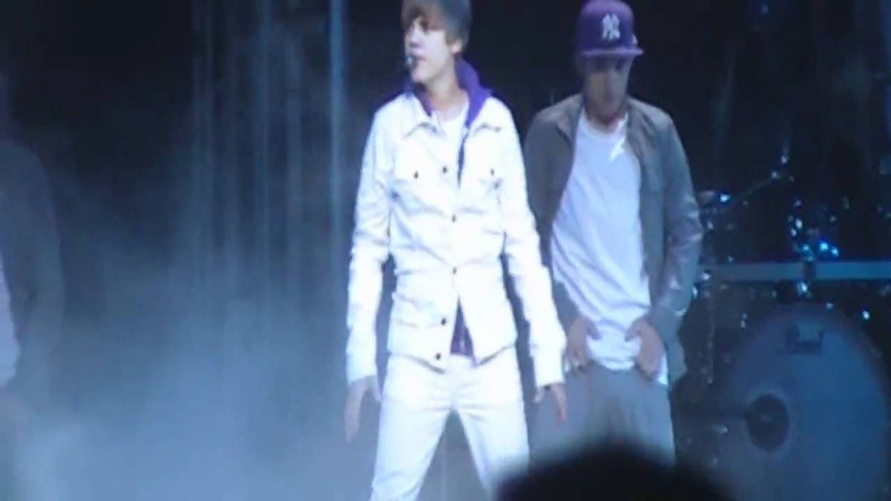 Justin Bieber - Intro + Love Me - Full - YouTube
