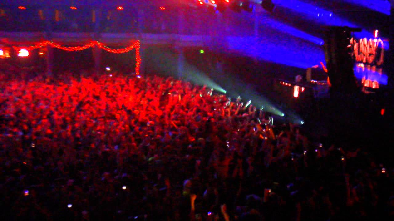 Avicii - 01 Fade into Darkness (LIVE in HD) - YouTube