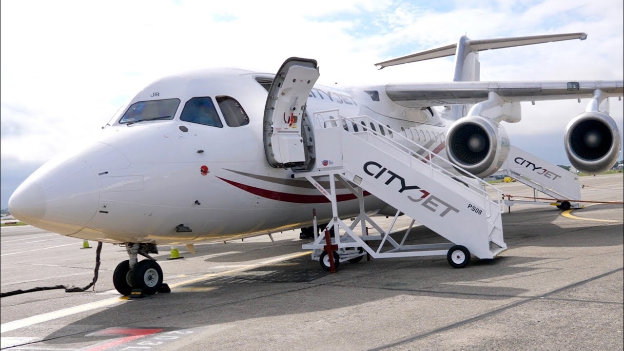 CityJet Avro RJ85 Dublin to London City- TRIP REPORT- Economy - YouTube