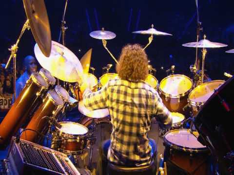 Simon Phillips Toto Stop Lovin You drumms solo Atlas Arena - YouTube