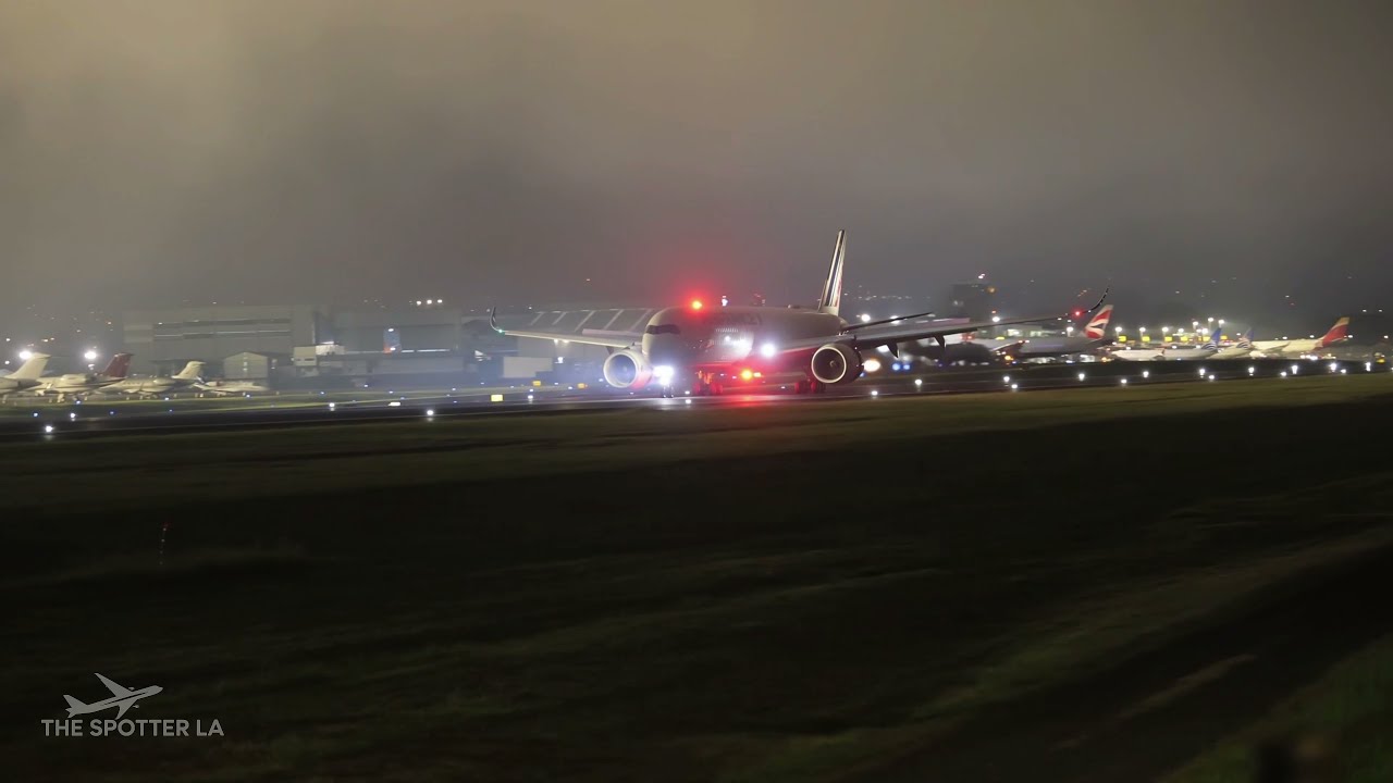 Air France A350 900 night landing at SJO - YouTube