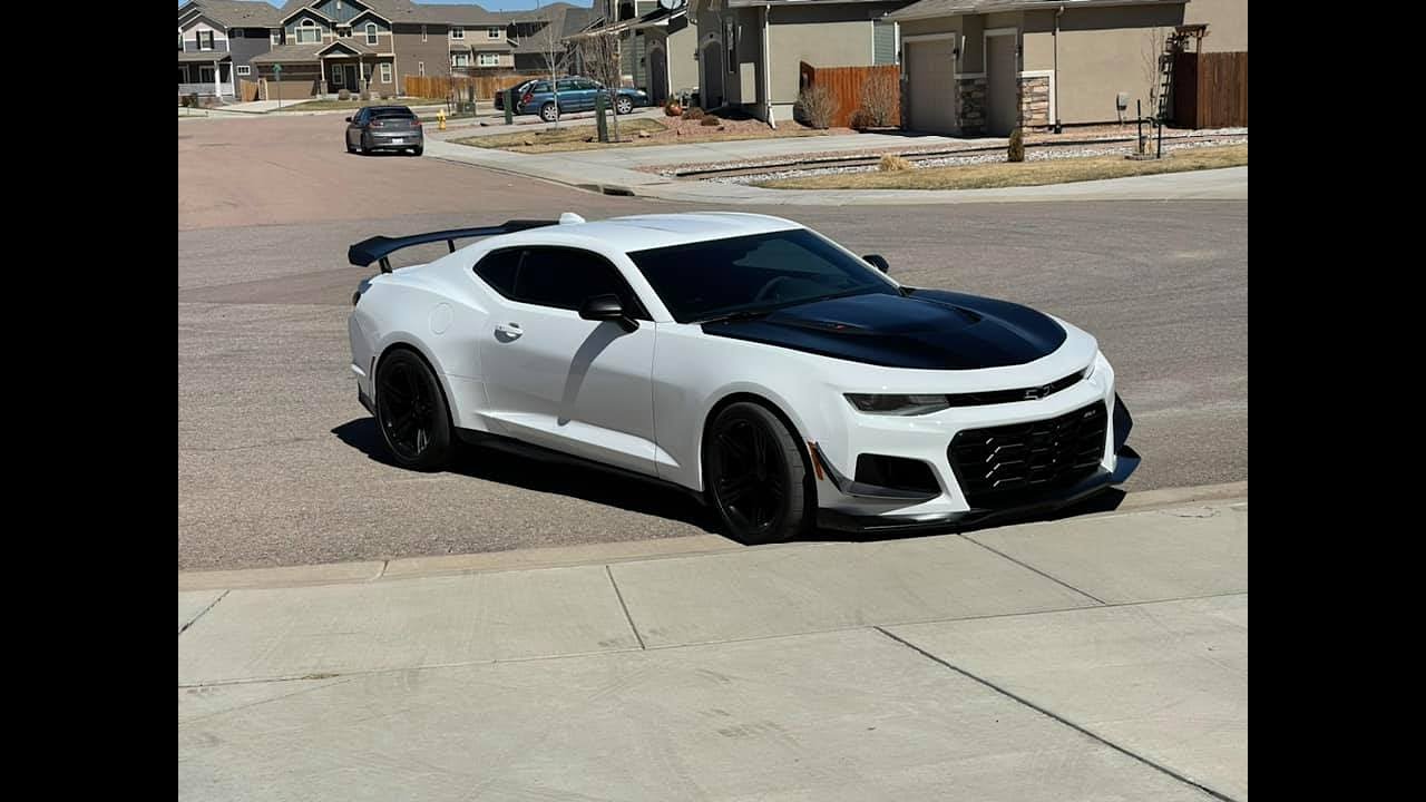 ZL1 1LE Track Day - YouTube
