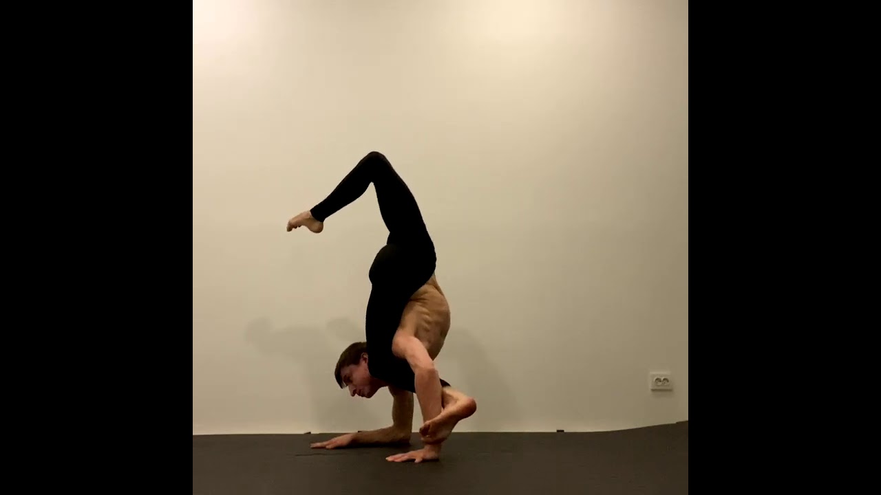 Flexible Guy Blends Contortion With Dance - 1181569-2 - YouTube