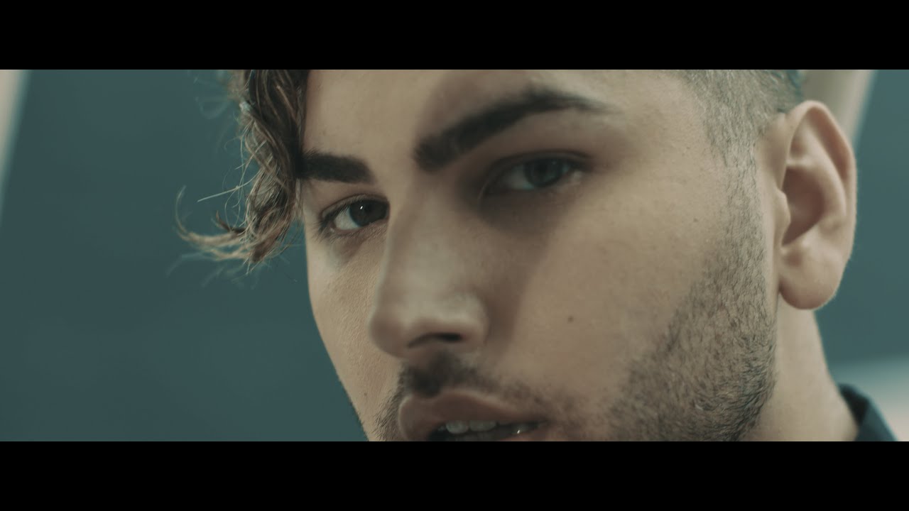 Chris Lash | She Ain't You (Jolene) | Official Video - YouTube
