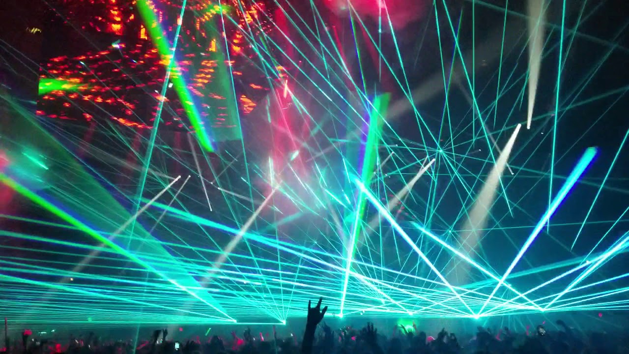 BASSCENTER 🚀🚀🚀 ft. Mitch Schuba in his natural habitat - YouTube