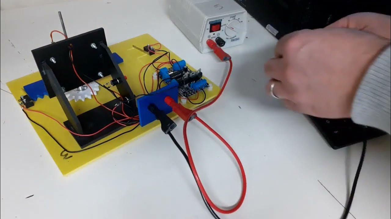 Picaxe - Programmer une serrure automatique - YouTube