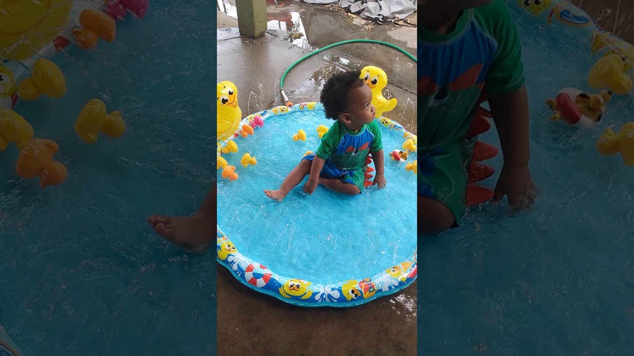 Splash pad fun - YouTube