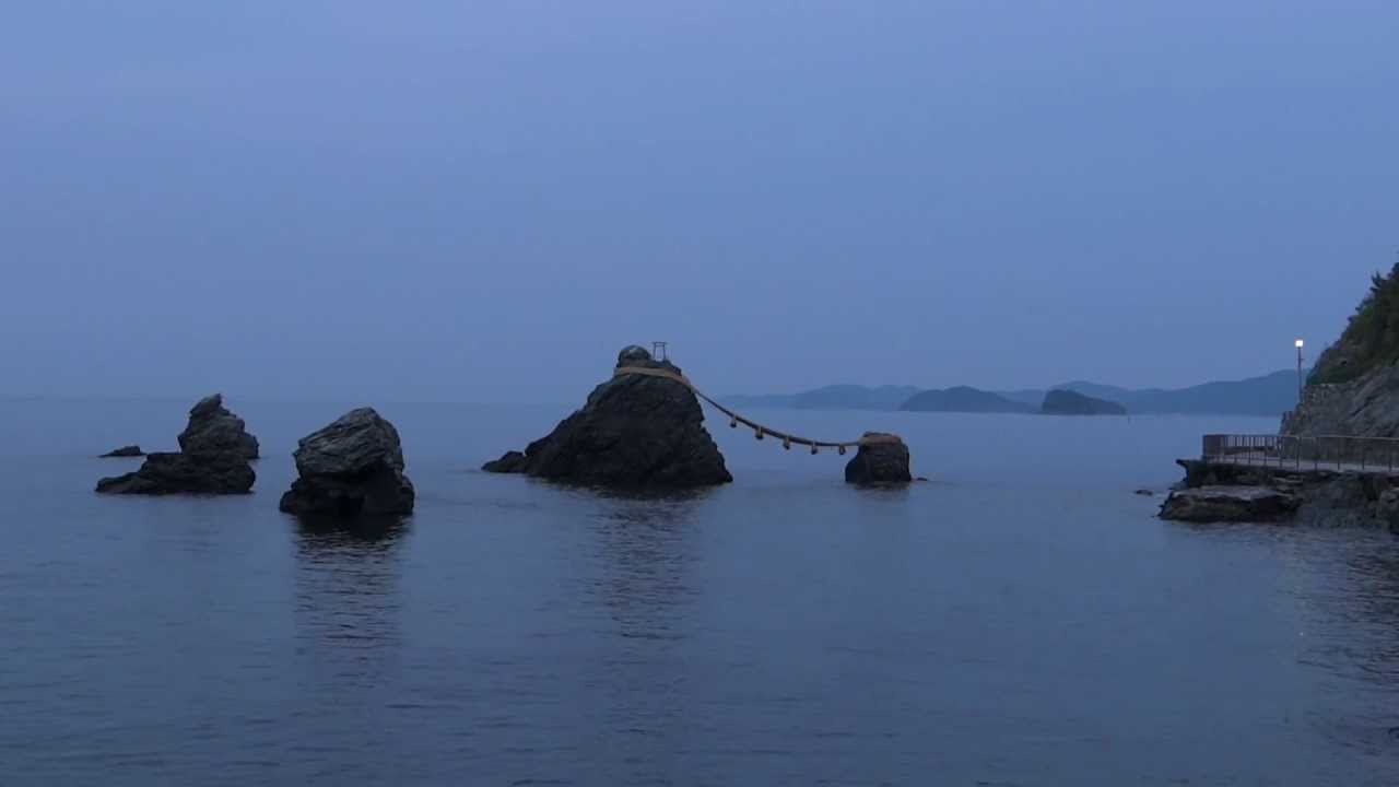 [HD] Meoto Iwa "wedded rocks" Ise Bay Japan - YouTube