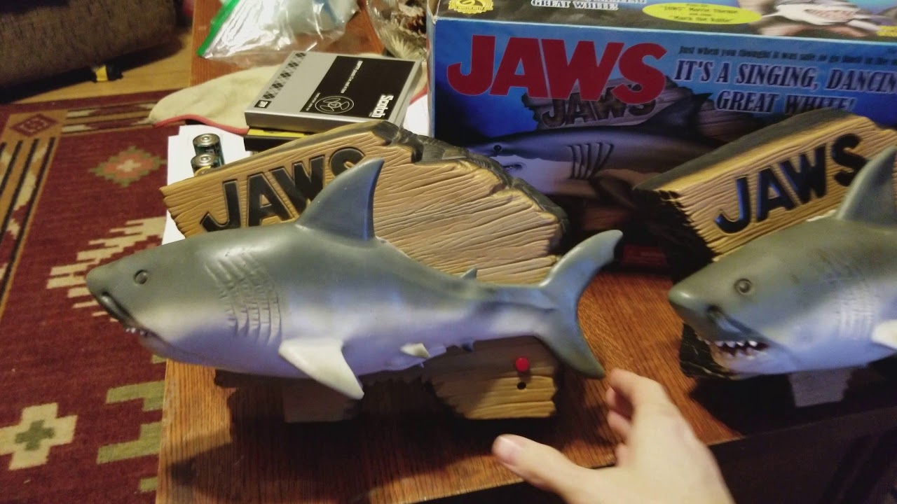 Jaws singing shark [Reupload] - YouTube