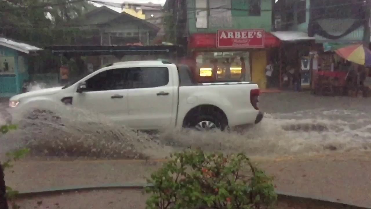 EPIC FORD RANGER PASSING A FLOODED AREA - YouTube