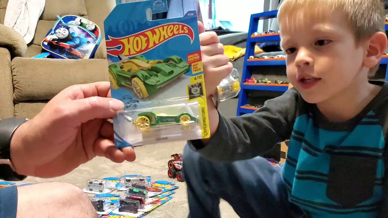 Opening hot wheels 2020 a case cars. (us version) - YouTube