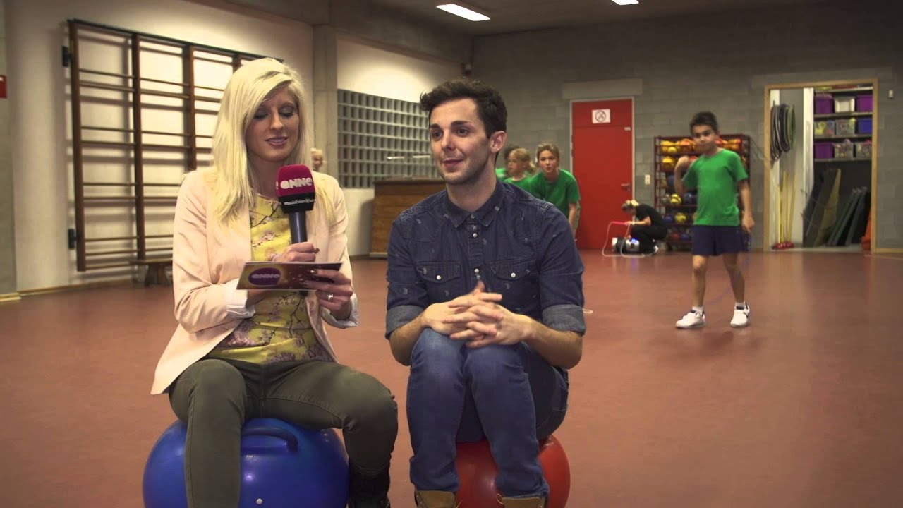 Noa's kids hits met Thomas Van Goethem - YouTube