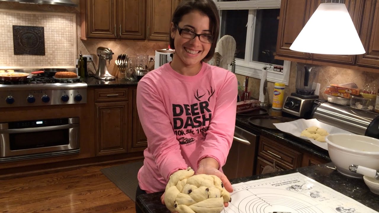 Learn to Braid a Round Raisin Challah for Rosh Hashanah in 15 Seconds ...