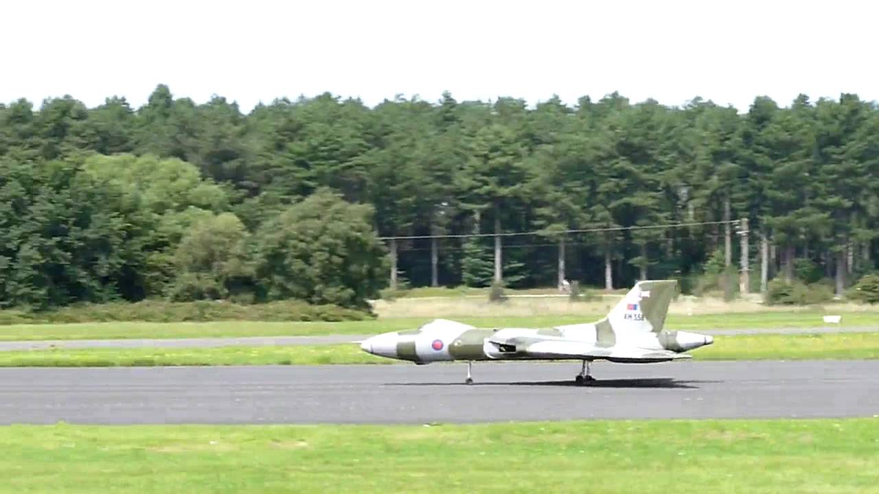 Woodvale Rally 2010 Vulcan Bomber Take-off (RC) - YouTube