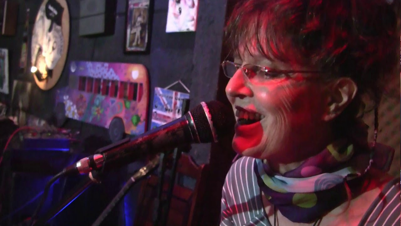 Vera Pape e Marisa Serrano no Santa Sede - YouTube